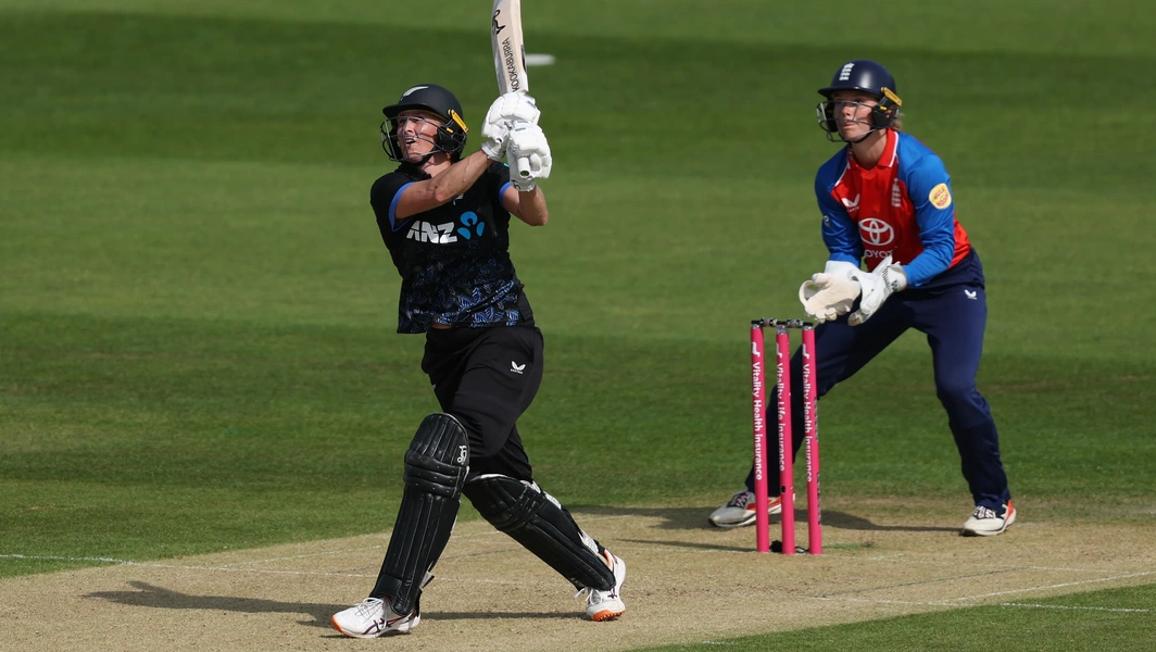 England crush New Zealand to seal T20 series 2-1