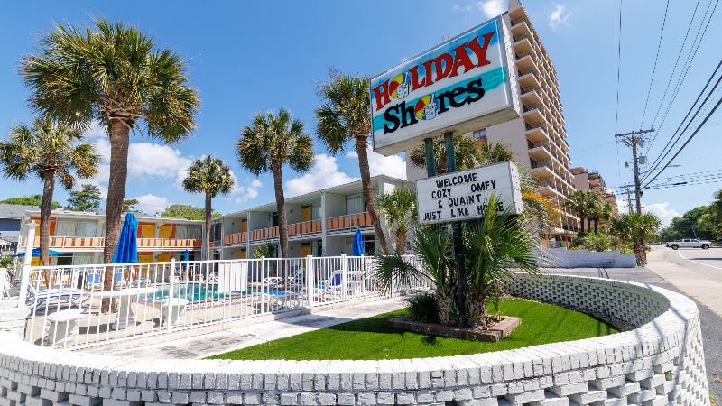 Retro Myrtle Beach motel is up for sale. Take a look inside the Holiday ...