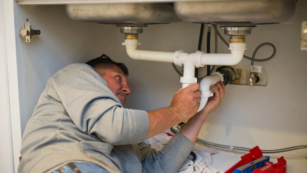 Smart plumbing tips every homeowner should know