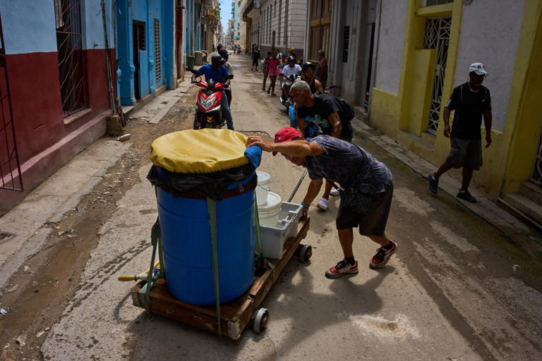 Water shortages worsen across Cuba as oil supplies dwindle