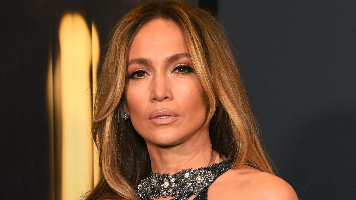 Jennifer Lopez revela que ainda fica nervosa ao beijar colegas de cena