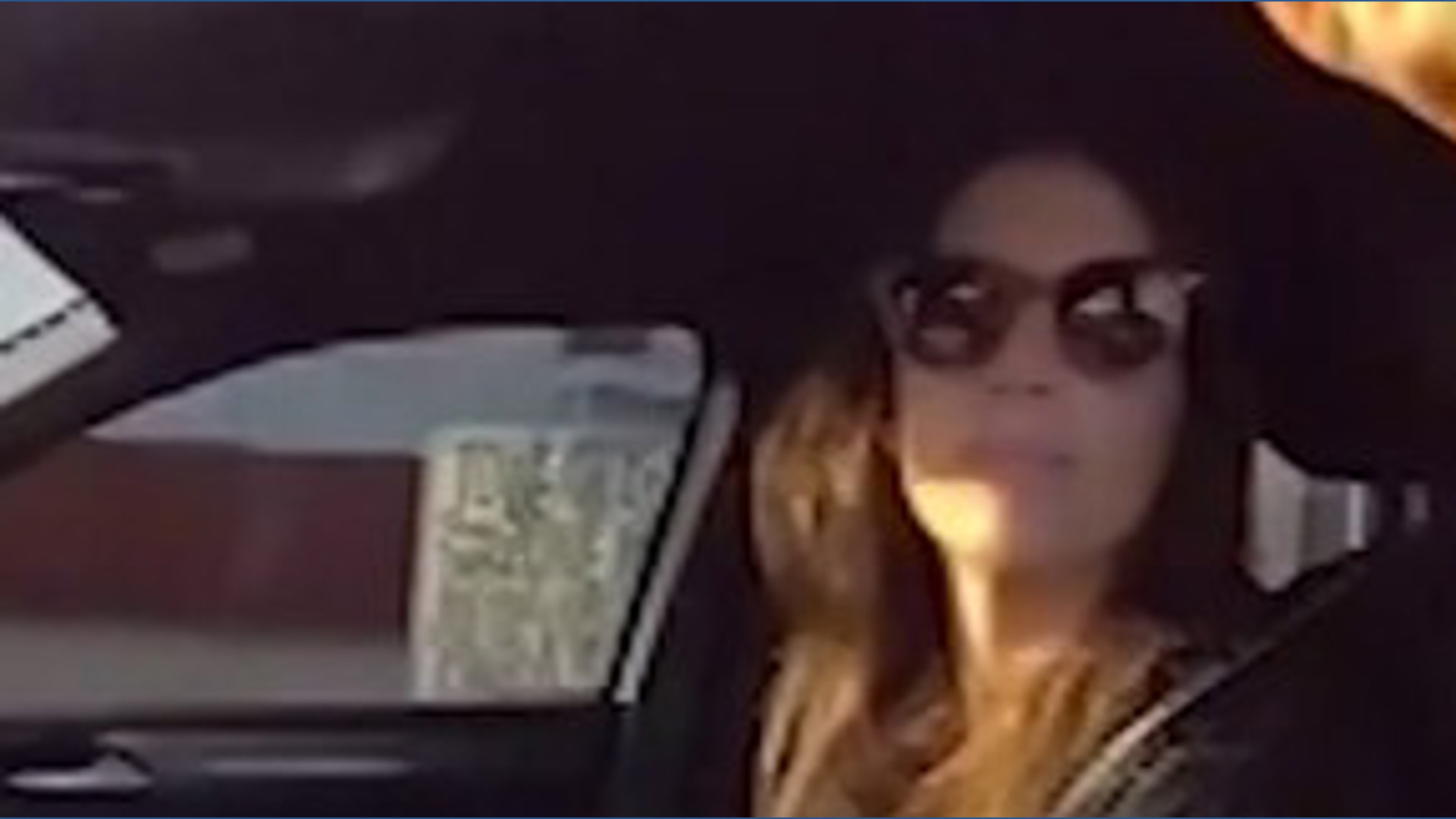 One-handed driver's awkward cop stop