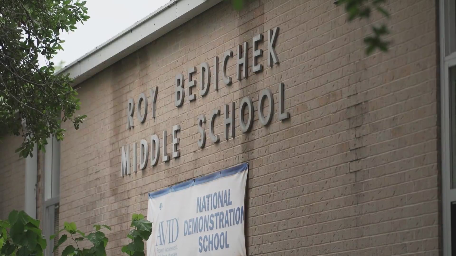 Teachers, students say one final goodbye to Bedichek Middle School