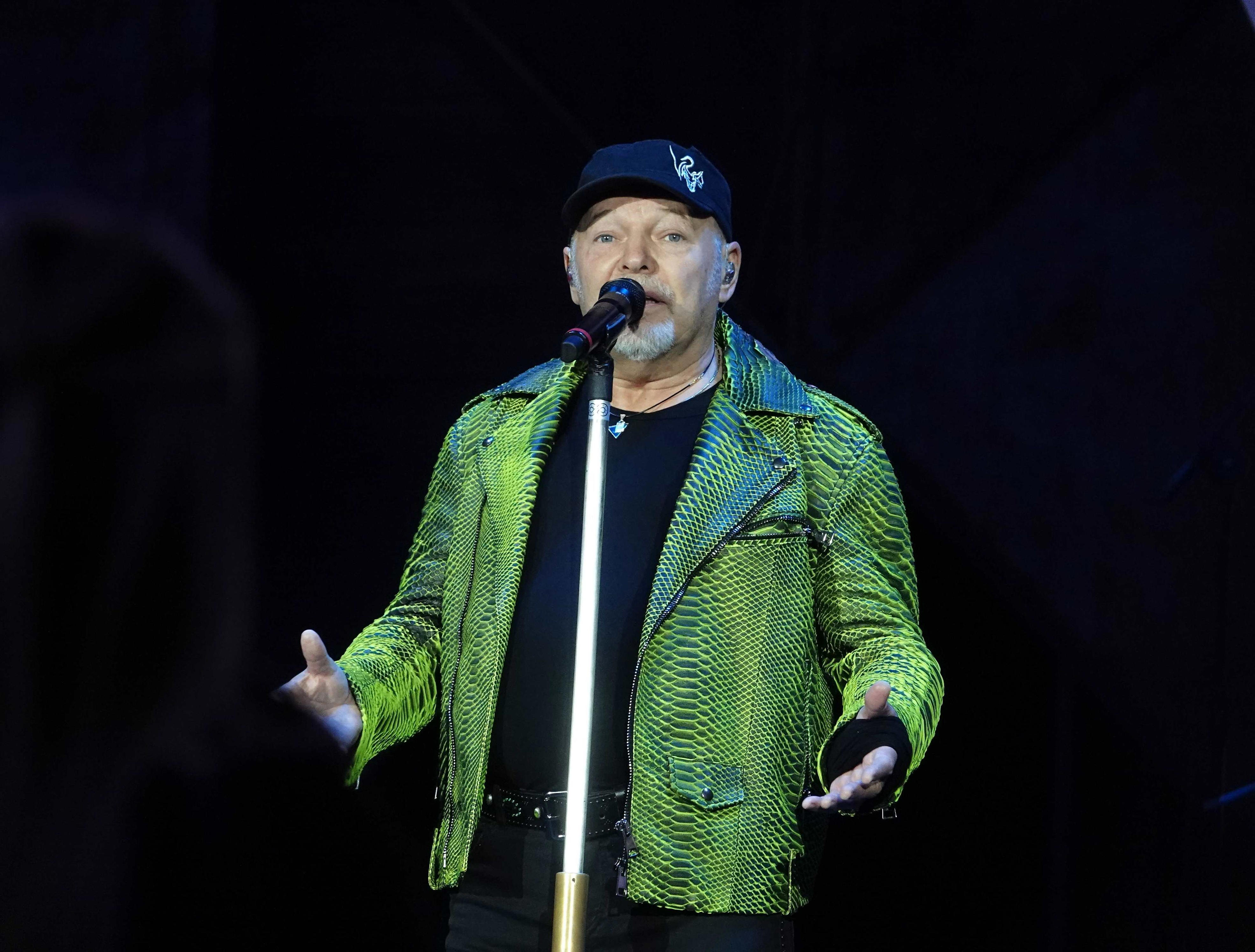 Nel 'cuore' del concerto di Vasco. Tra operai, torri e telecamere: così ...