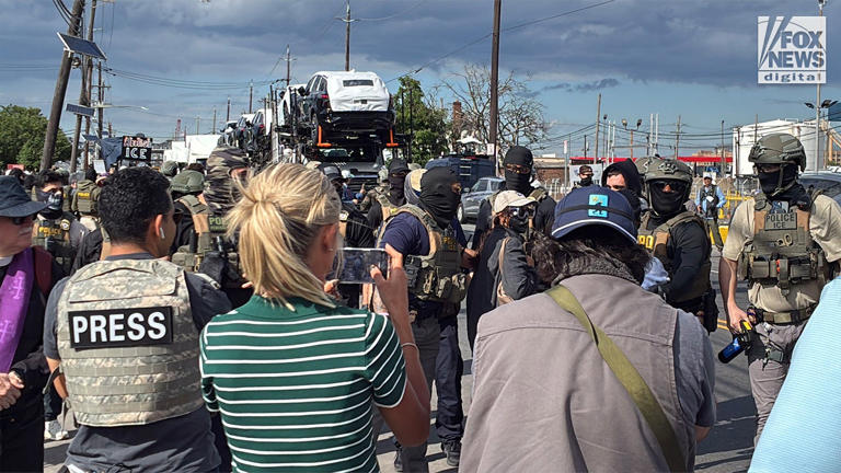 Anti-ICE agitators clash with federal agents outside Newark detention ...