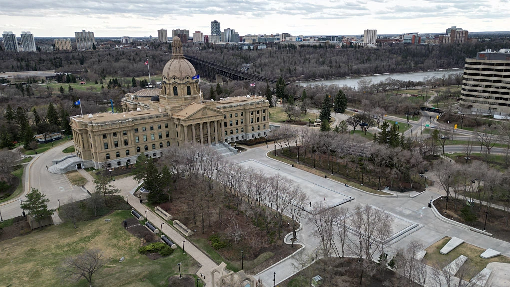 Smith faces UCP split as referendum battle intensifies