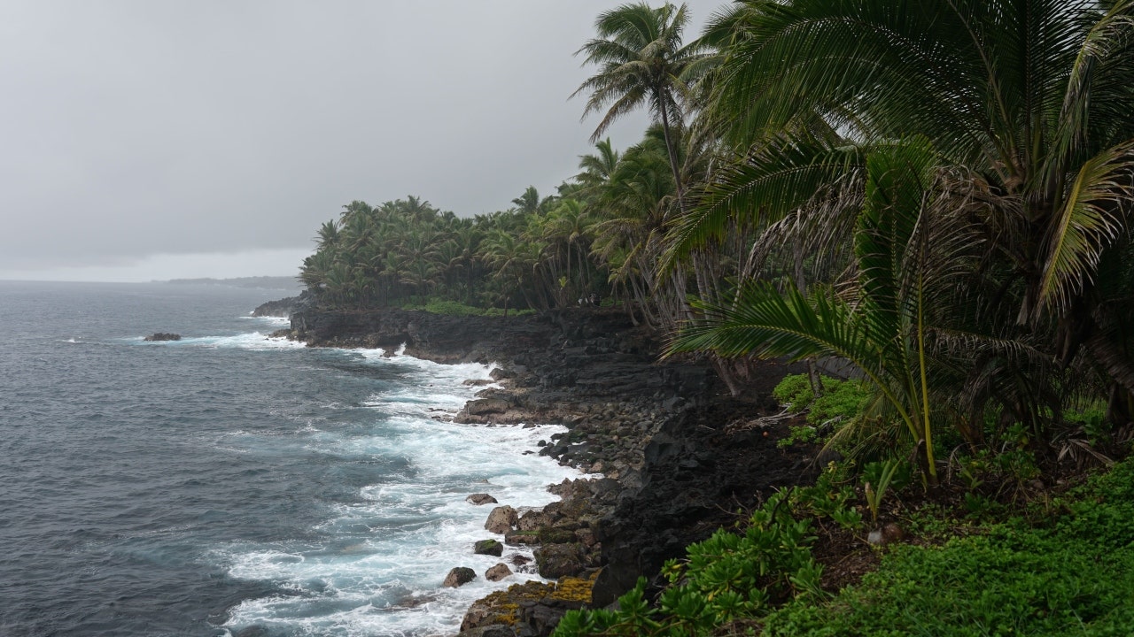 Hawaii police hunt 'armed and extremely dangerous' man suspected in ...