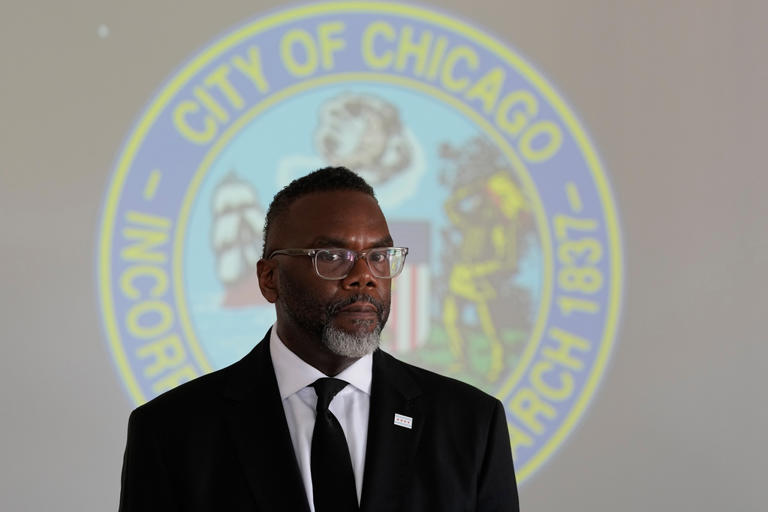A White Sox pope and a Cubs mayor find common ground in a private ...