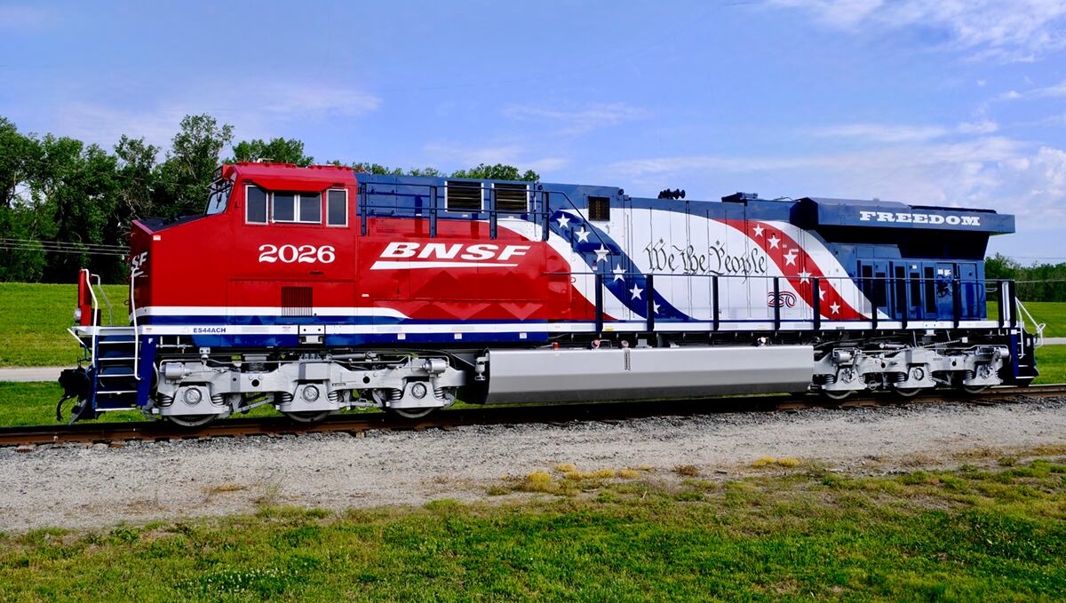 BNSF locomotives bearing America 250 design stop by Lincoln