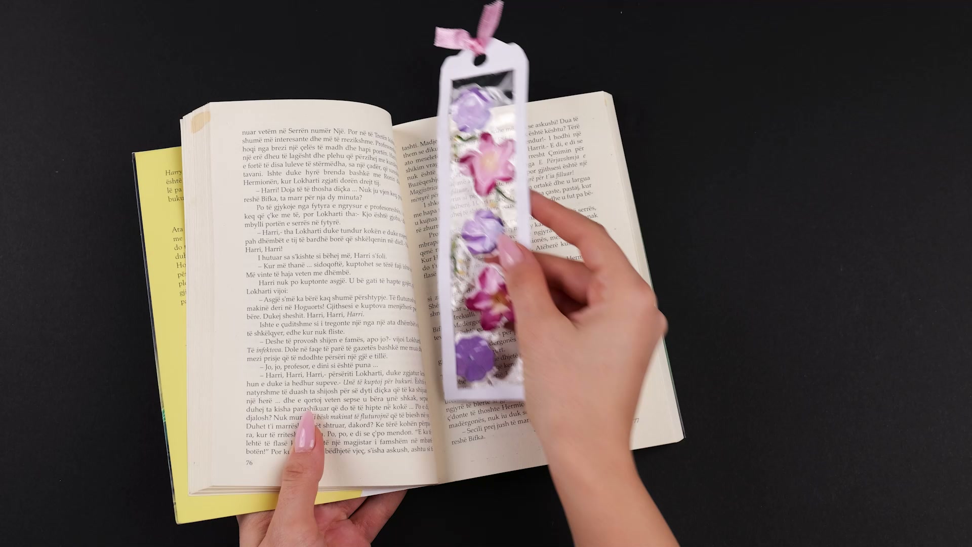 Make your own floral bookmark 🌸📚