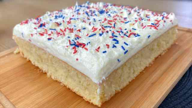 Fluffy coconut cake recipe for sweet dessert lovers