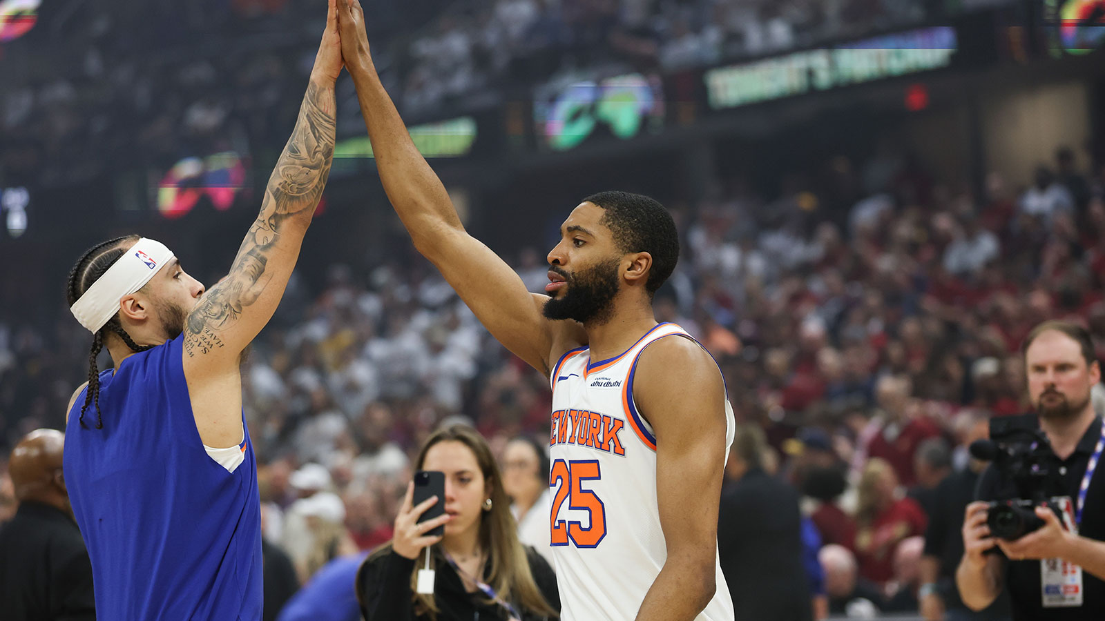 Knicks Mikal Bridges’ sage advice to teammates on dealing with NBA ...