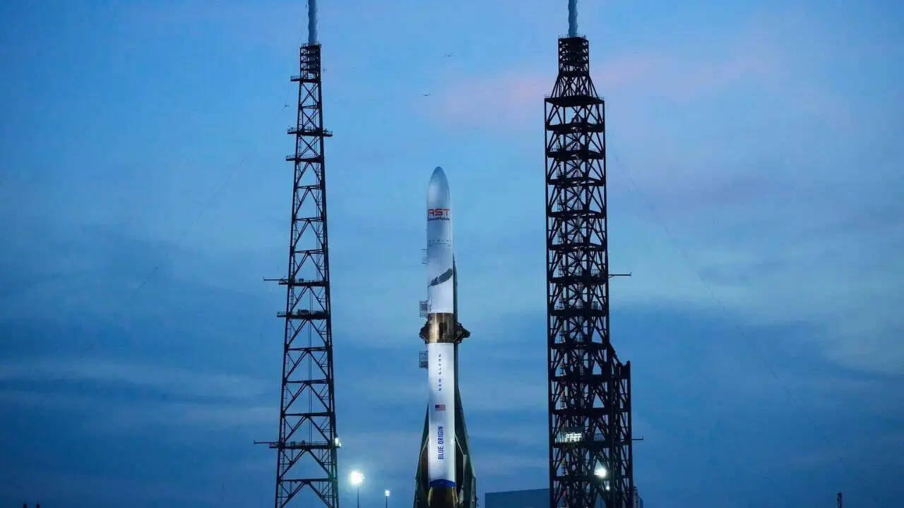Blue Origin’s New Glenn rocket explodes in a massive fireball while ...