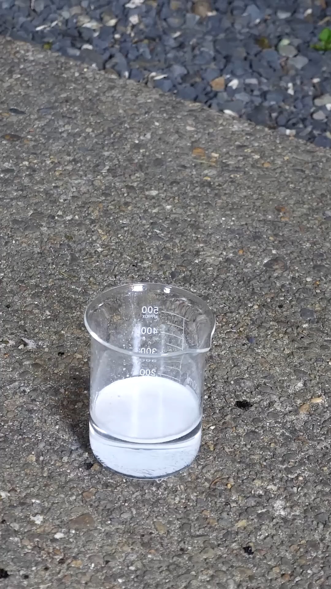 Can piranha solution dissolve diamond?