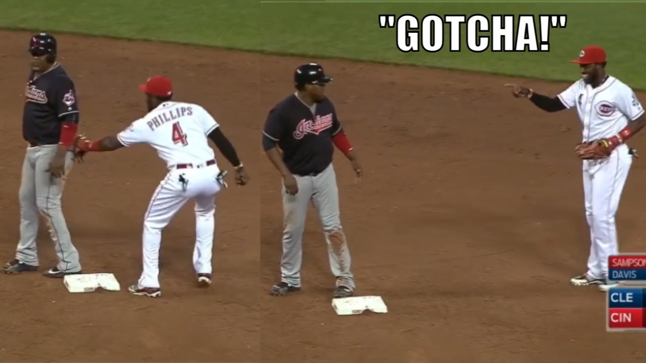 Brandon Phillips fakes a hidden ball trick, gives runner a heart attack