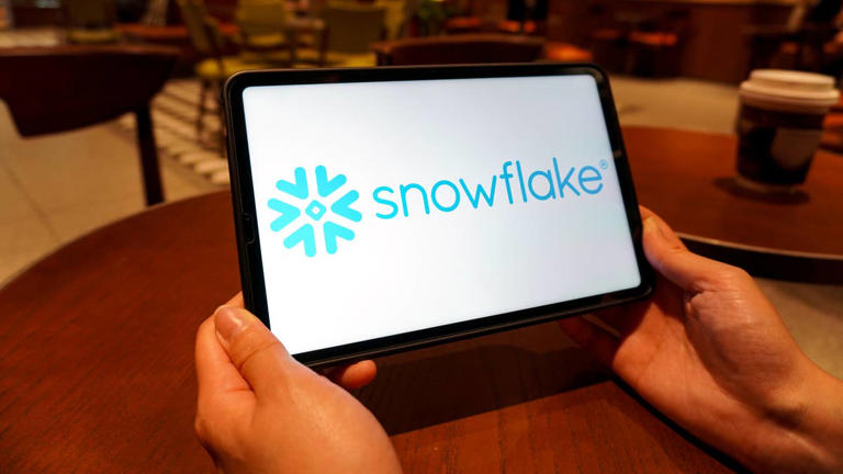 Snowflake stock spikes on $6B deal with AWS