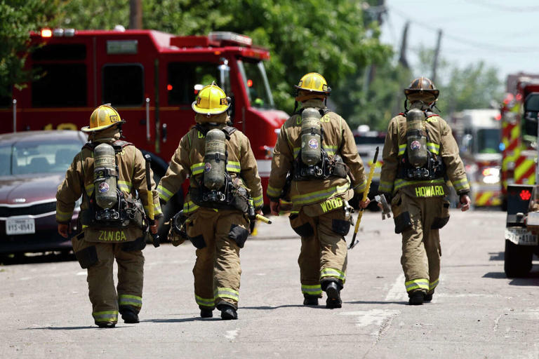 What to know: Oak Cliff apartment complex fire, explosion
