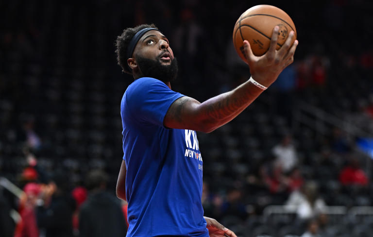Knicks center Mitchell Robinson reportedly suffered broken pinky ...