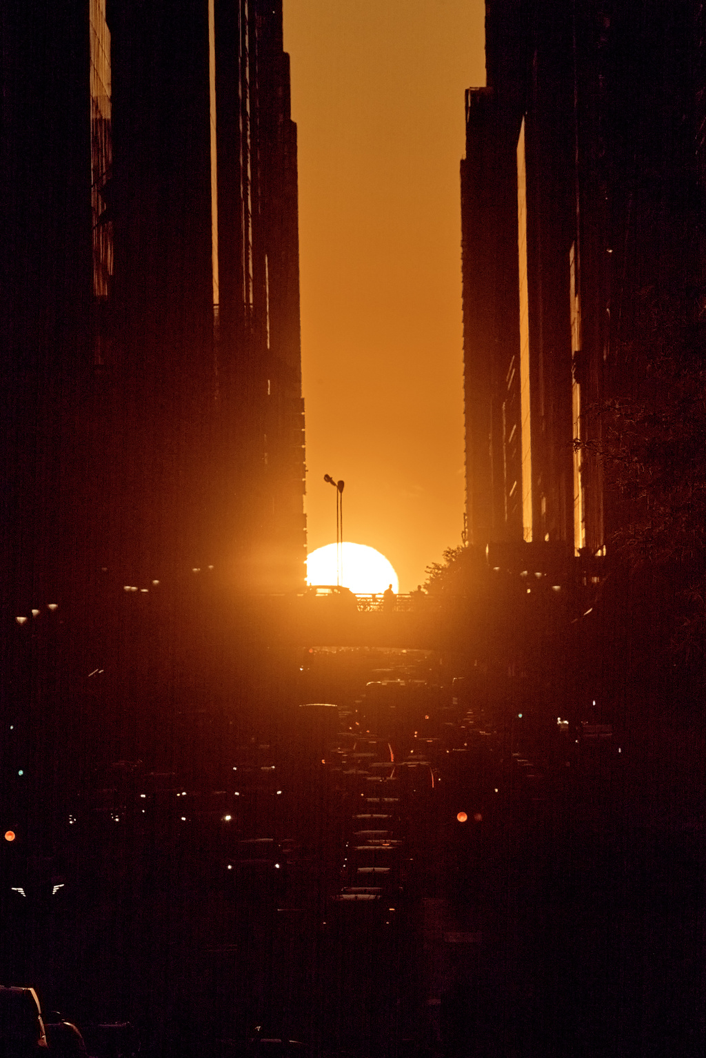What to know about Manhattanhenge, NYC's sunset spectacle