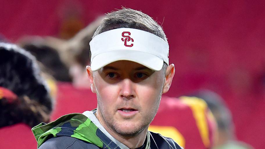 Two USC freshmen bonding on golf course during offseason