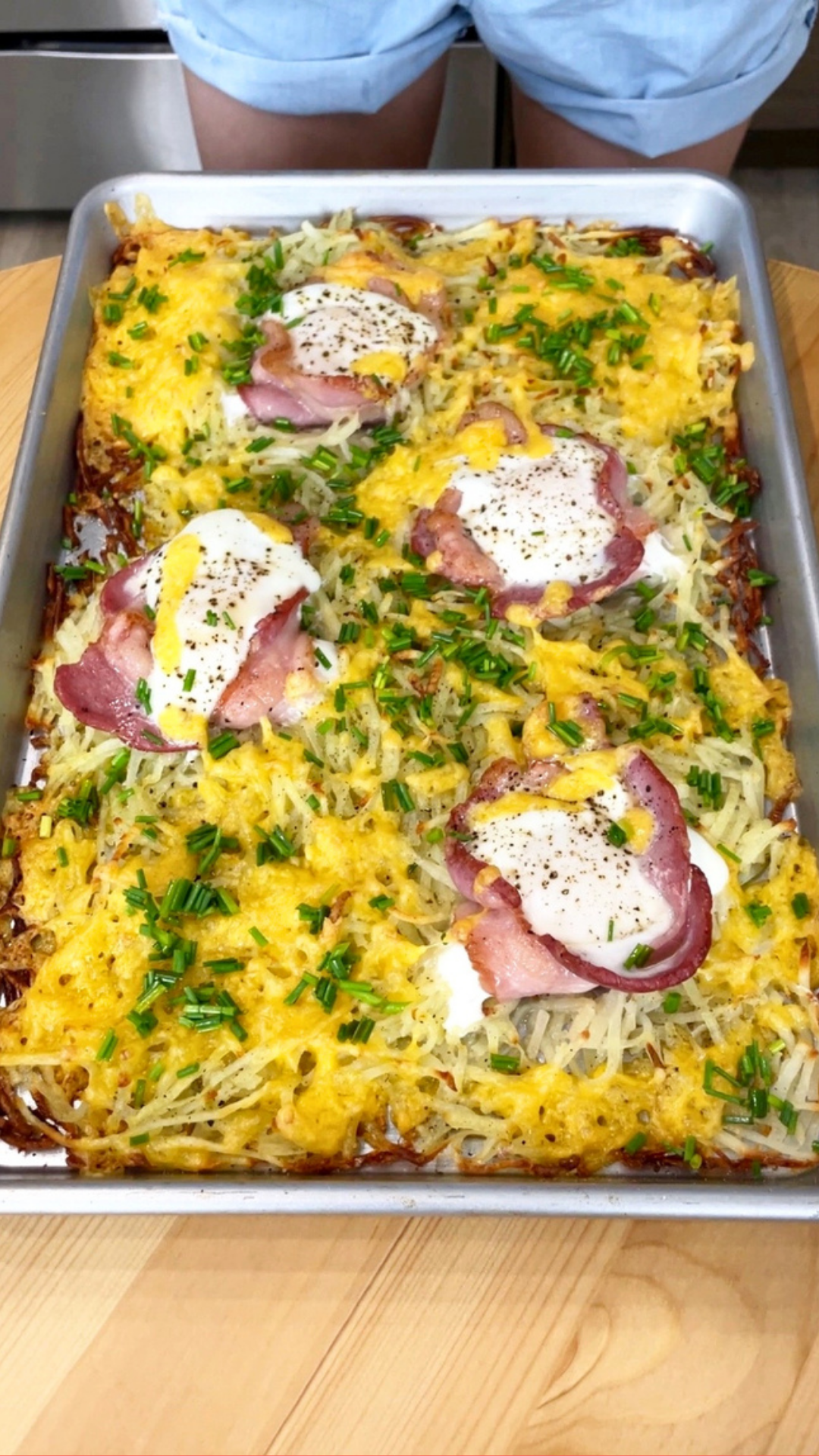 Easy sheet pan breakfast with bacon, eggs & cheese