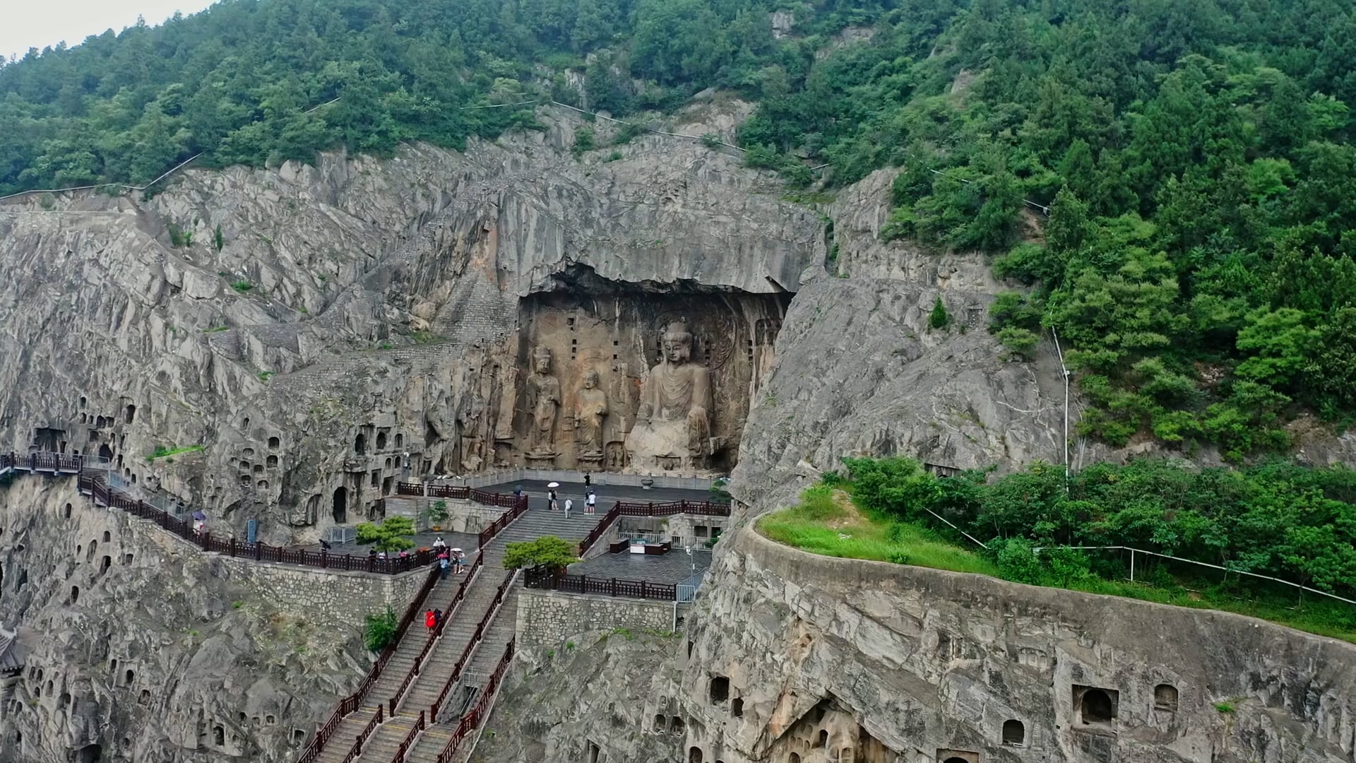 Gua Longmen, China: Drone menemukan harta karun seni Buddha
