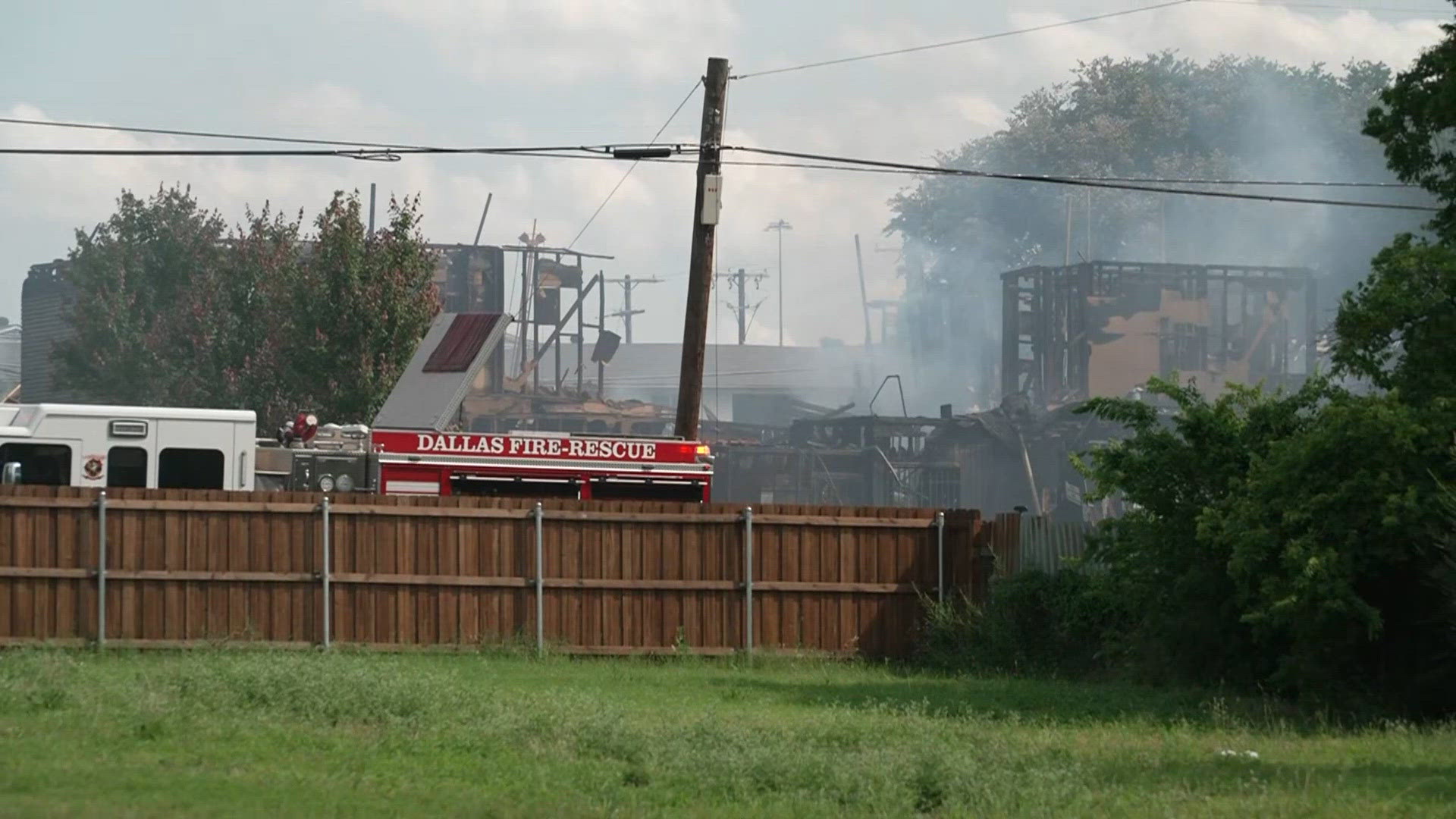 Explosion caused a massive fire at an Oak Cliff apartment complex ...