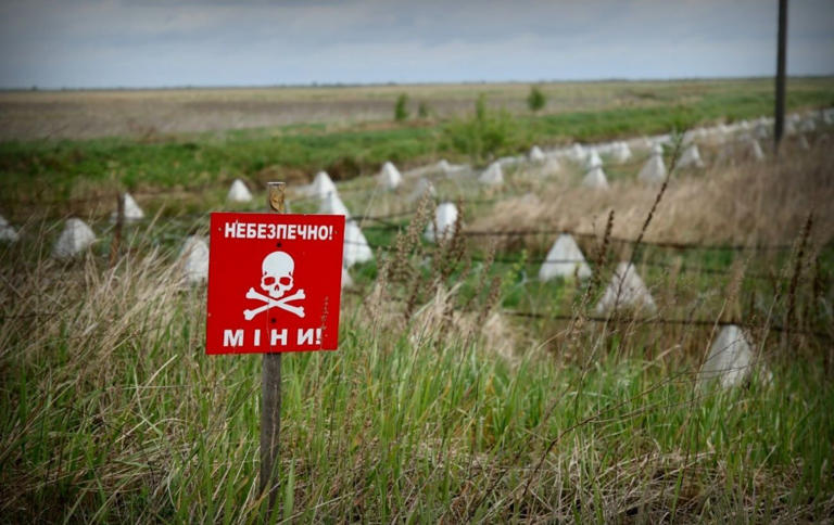 Ukraine strengthens border fortifications amid threat from Belarus