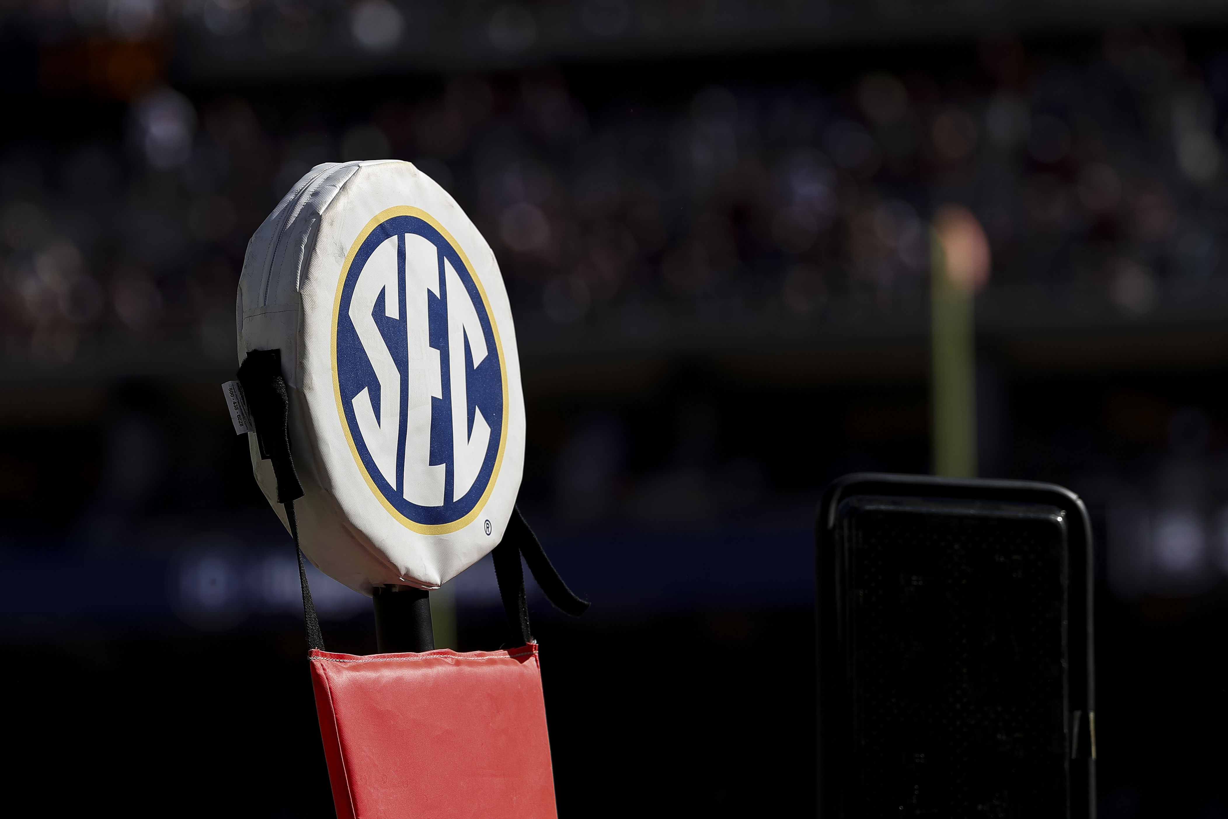 Could the SEC actually govern itself? With college sports in dire ...
