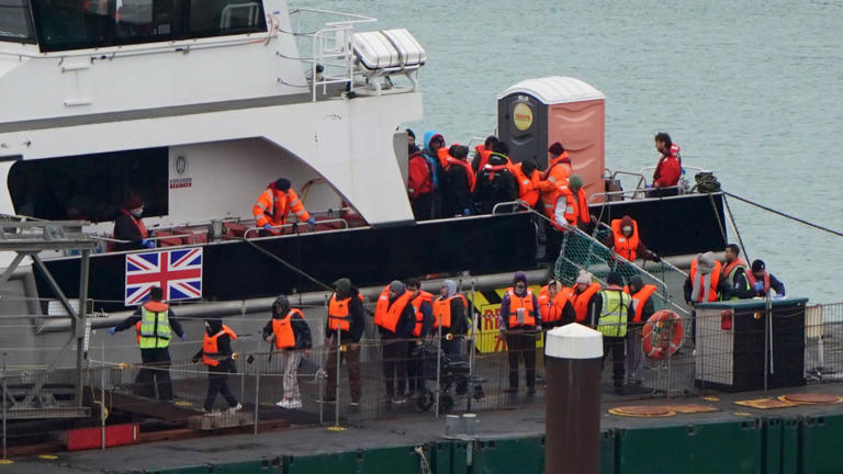 AI facial recognition to check age of asylum seekers from next year