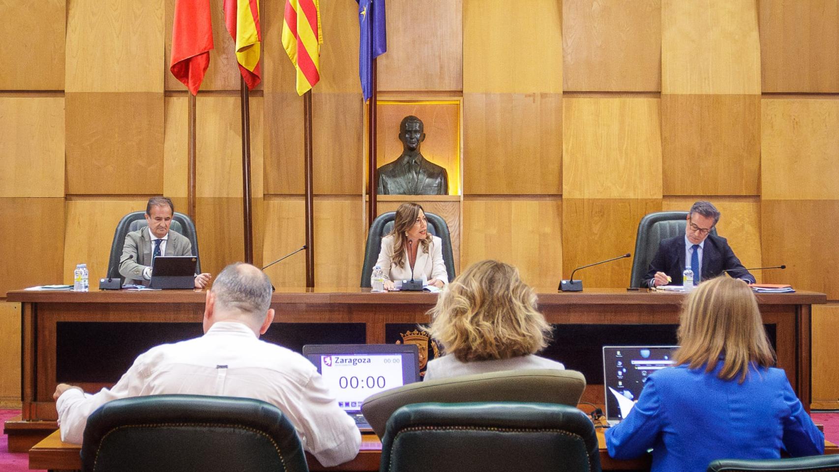 Chueca estalla en un bronco debate por el descenso del Real Zaragoza ...