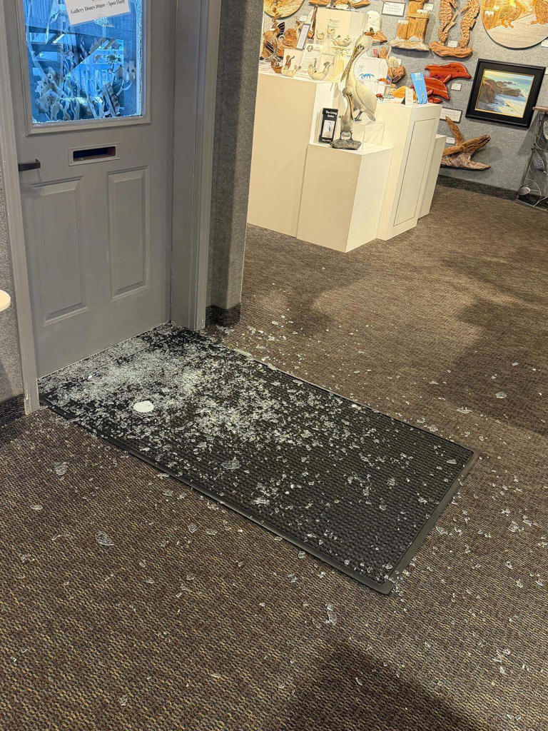 Thief smashes window, steals $10,000 in jewelry from SLO County art gallery