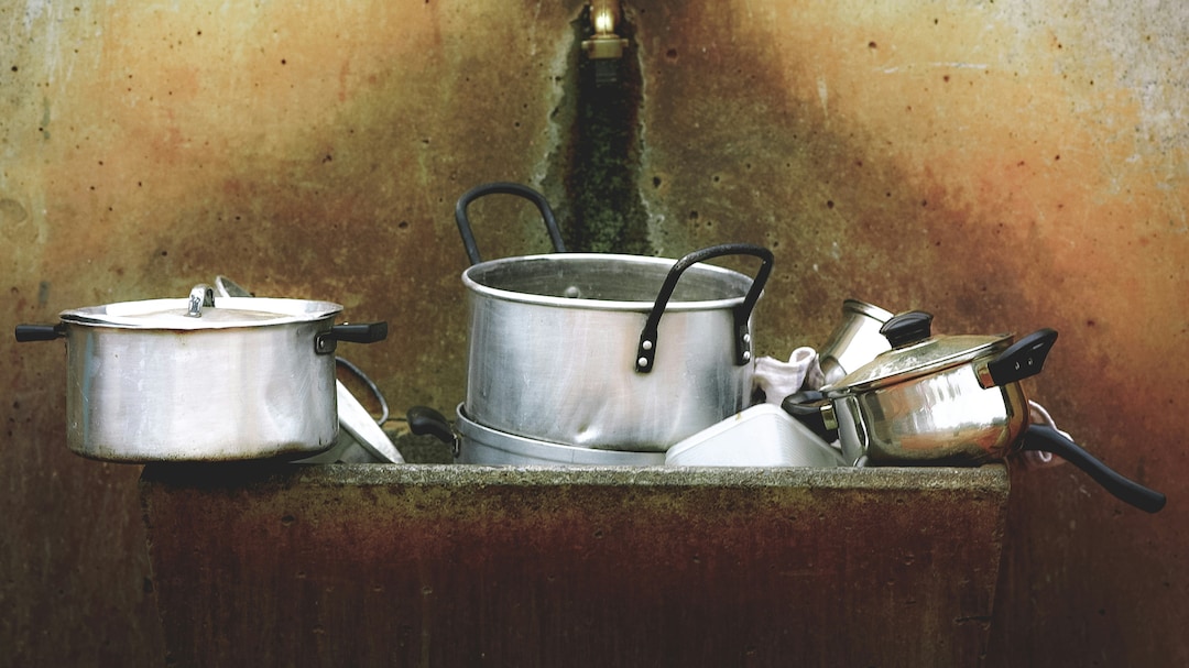 FSSAI issues notice to IRCTC over viral video of utensils washed in ...