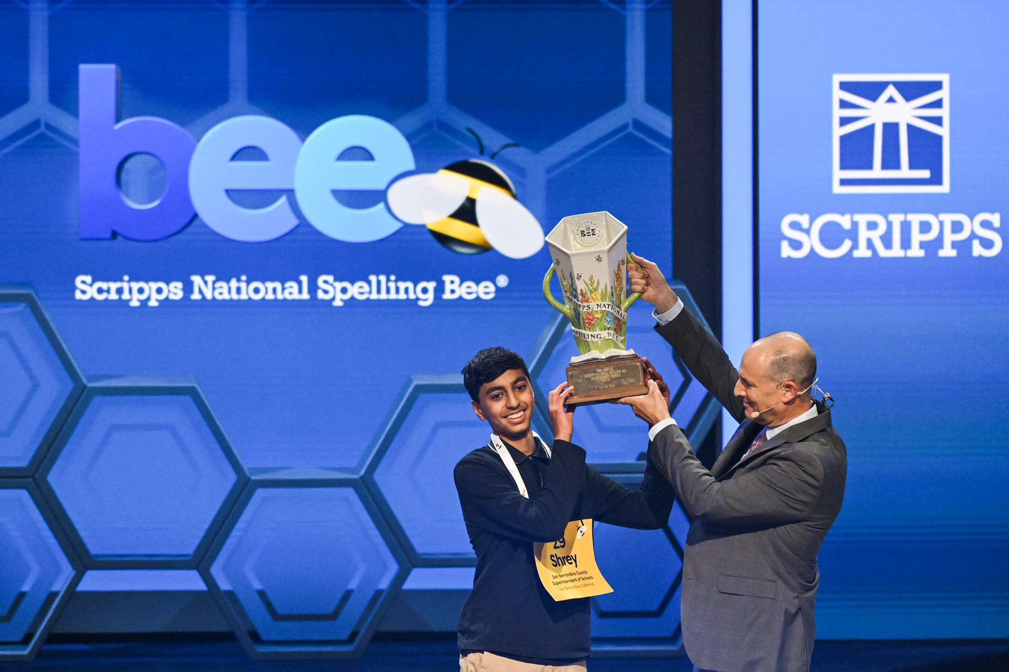 Shrey Parikh wins the 2026 Scripps National Spelling Bee in dramatic ...