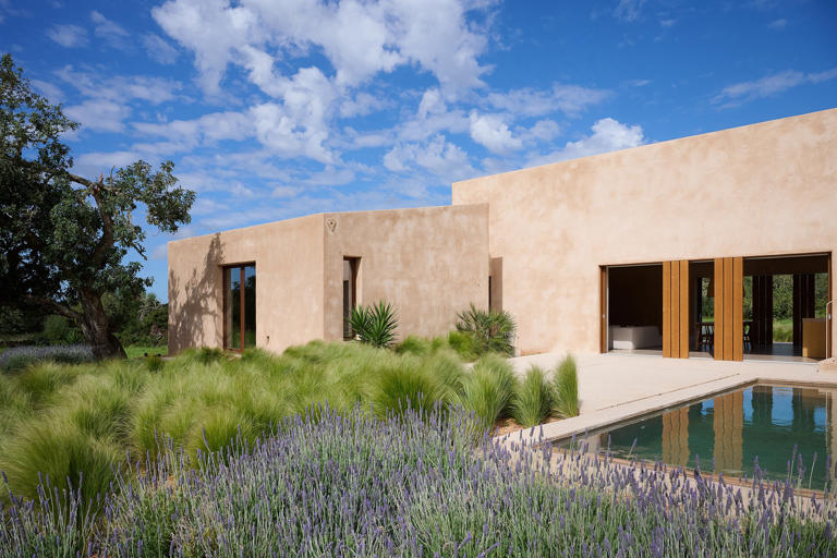 Las tres casas de la semana: una ventana al paraíso balear por 2,6 ...