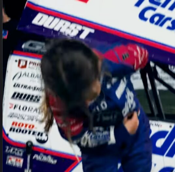 Kyle Larson's 8-year-old daughter pays tribute to Kyle Busch after dirt ...