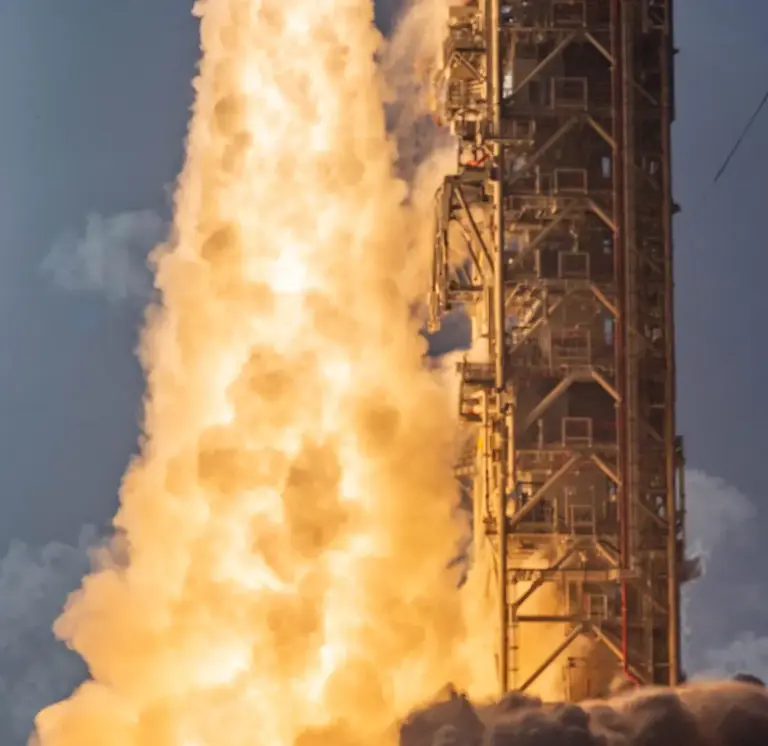 Un razzo della Blue Origin esplode durante un test sulla rampa di ...