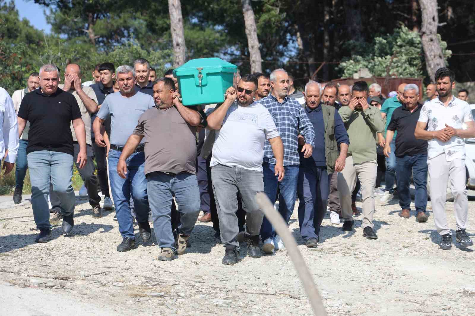 Madde bağımlısı cani baba, boğarak öldürdüğü 3 yaşındaki Poyraz’ı ...