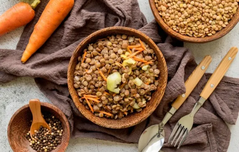 Comer lentejas ayuda al hierro, pero este alimento potencia mucho más ...