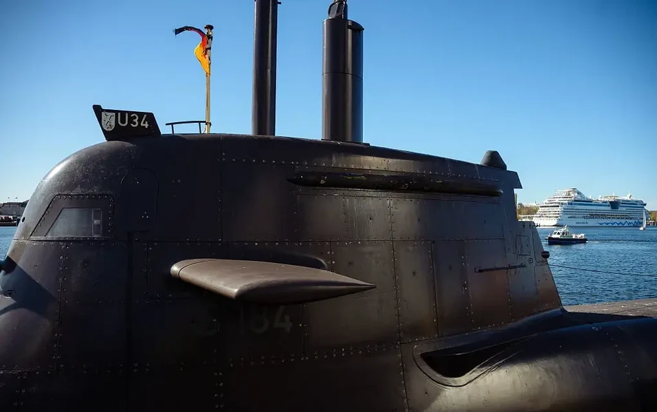 Germany pledges submarine delivery boost to win Canadian deal
