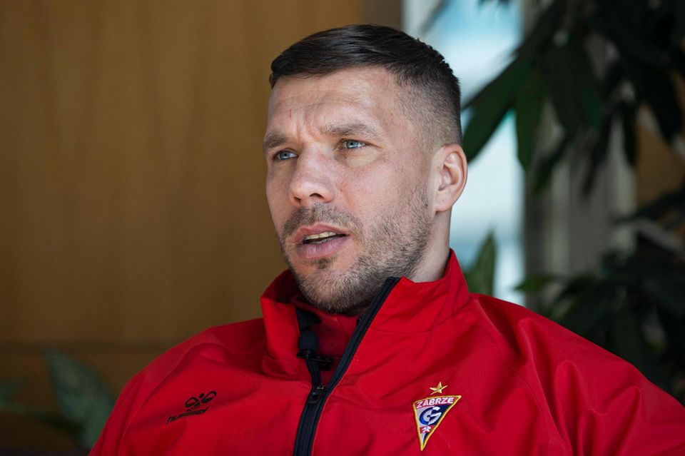 Lukas Podolski: Fußballstar und seine Ehefrau machen Beziehungskrise ...