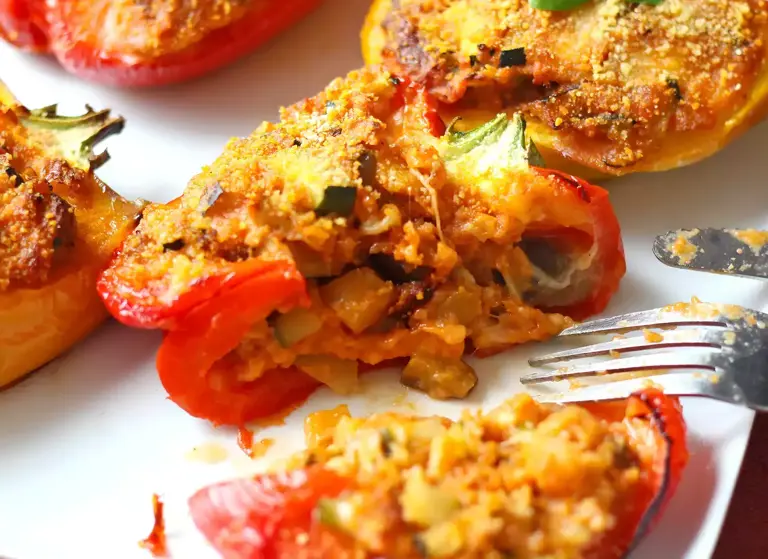 Baked vegetarian stuffed peppers: The easy and tasty recipe with ...