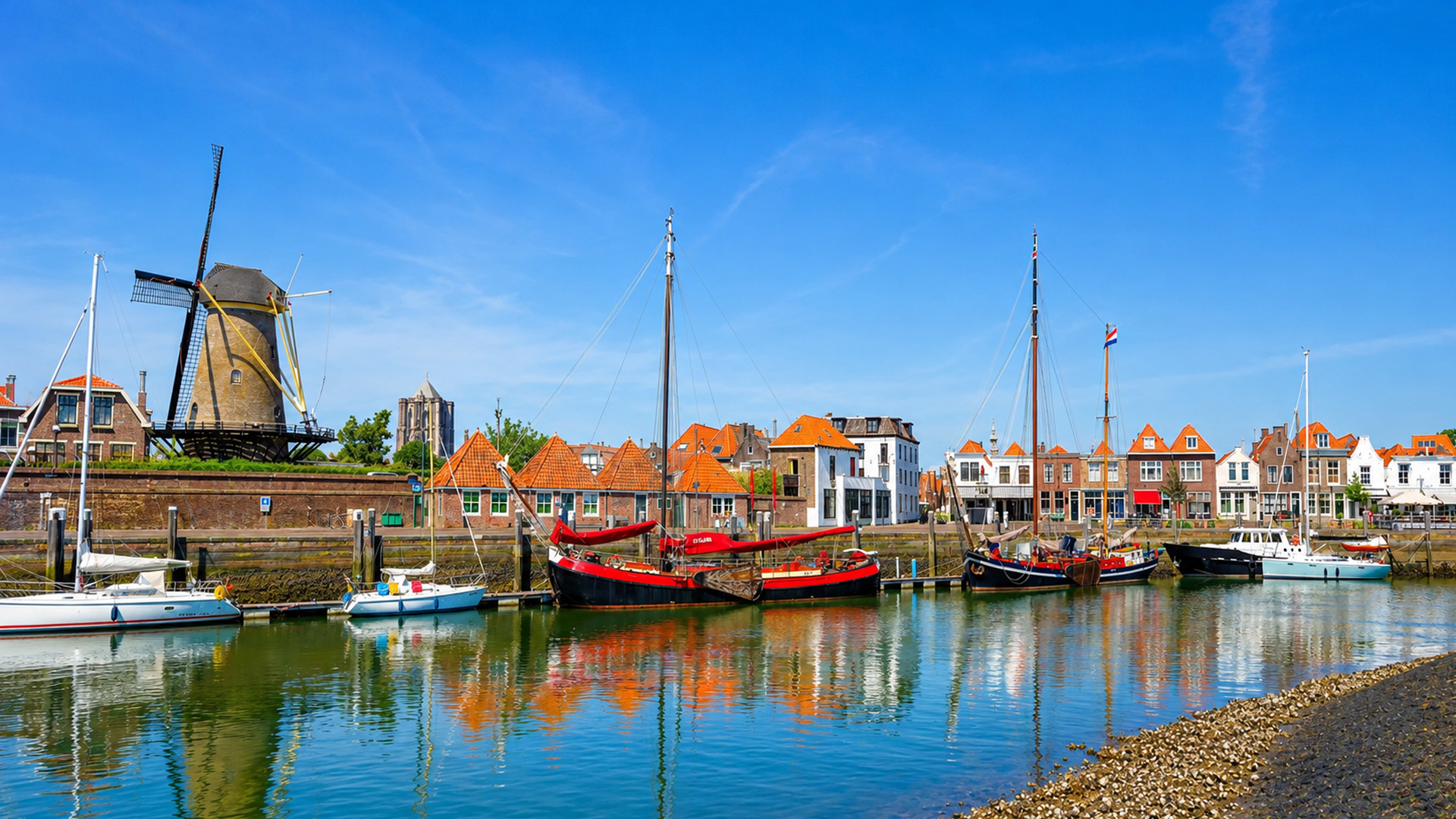 Discover medieval Zierikzee Netherlands on a summer walk (4K)