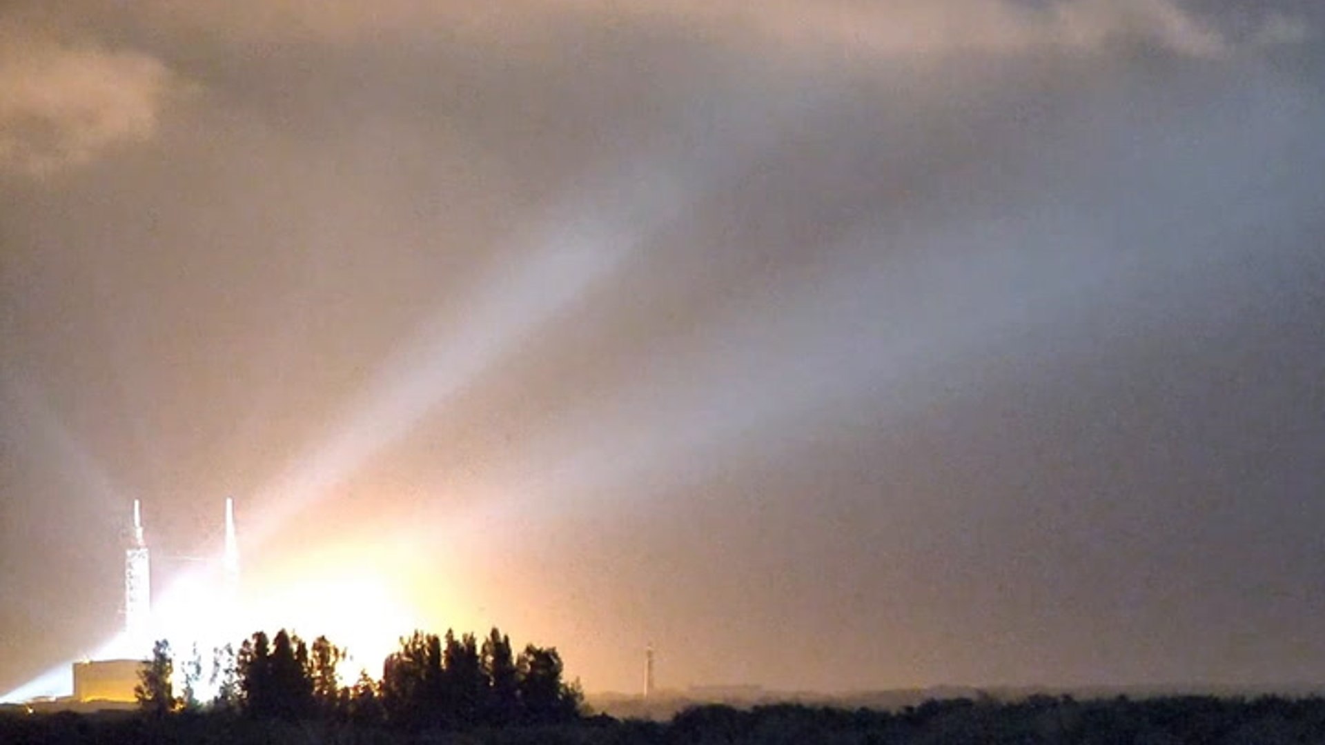 Huge fireball engulfs Jeff Bezos’ Blue Origin rocket after dramatic ...