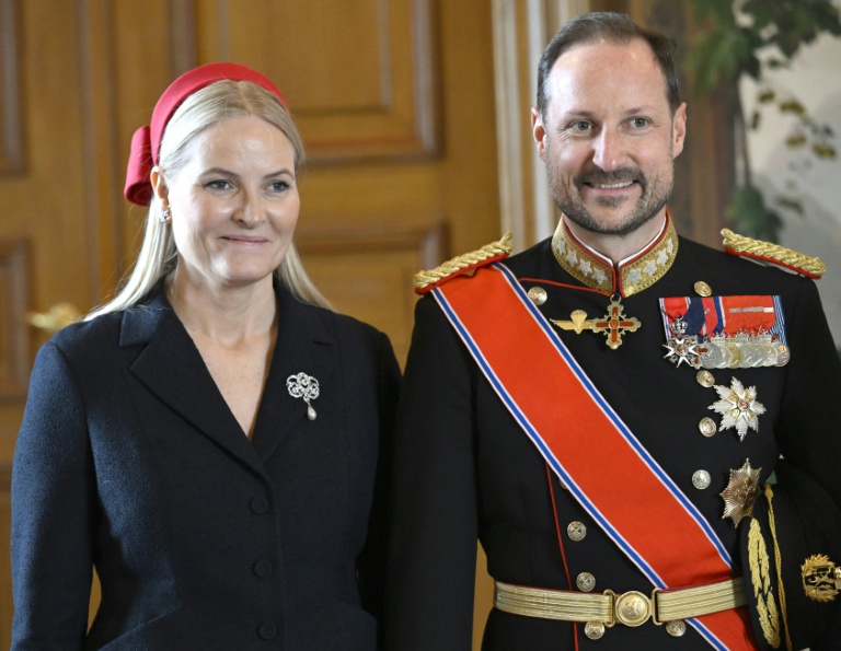 Aus Sorge um seine Frau Mette-Marit: Norwegens Kronprinz Haakon ...