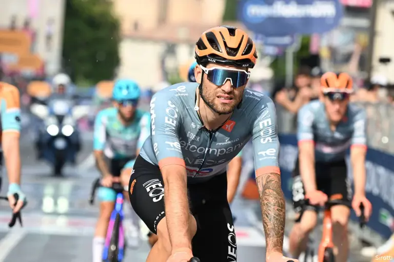 Ganna losing time on a fast breakaway route? Are we seeing the ...