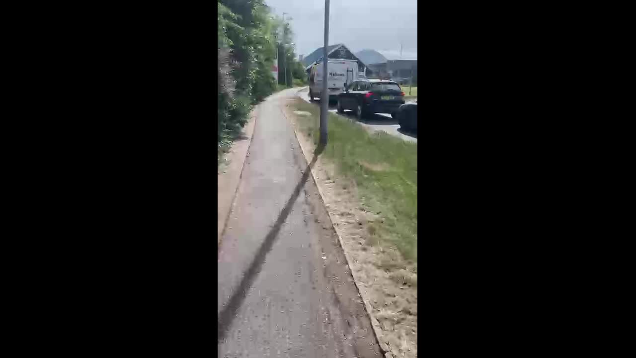 Motorists queue up to collect bottled water as 1,000s of homes left ...
