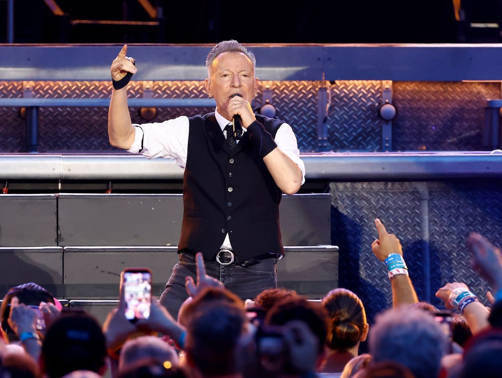 Bruce Springsteen halts gig to blast Newark’s Delaney Hall amid clashes ...
