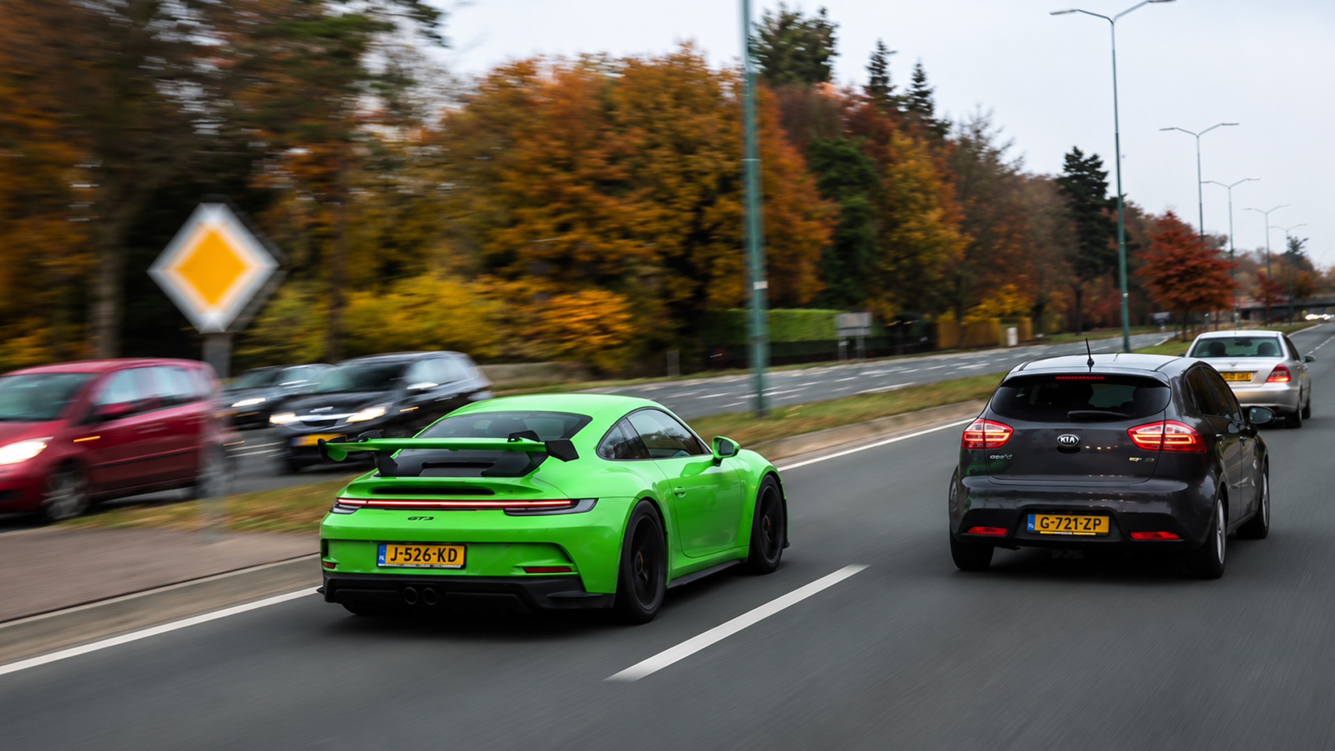 Porsche 992 GT3 Dangerous Acceleration on Busy Traffic Road