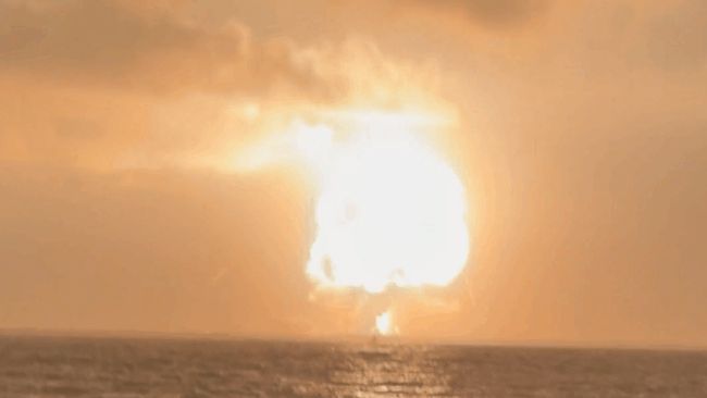 Huge mushroom cloud spits fire and debris after Blue Origin catastrophe